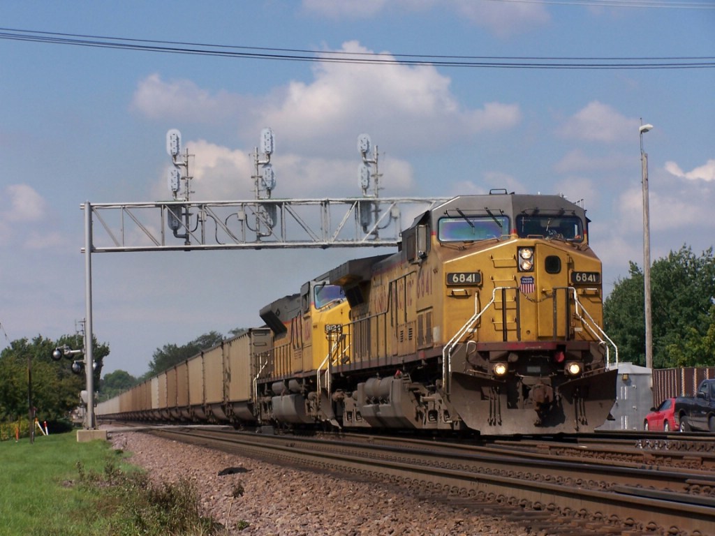 UP 6841 at Elmhurst, Illinois